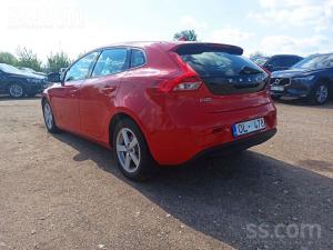 Sarkans Volvo V40 2012 Daugavpils, ar dzinēja tilpumu 1.60 L un nobraukumu 0 tūkst. km par 5500 €, foto 6 vietnē AUTOMOTO.COM.LV
