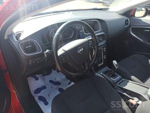 Sarkans Volvo V40 2012 Daugavpils, ar dzinēja tilpumu 1.60 L un nobraukumu 0 tūkst. km par 5500 €, foto 17 vietnē AUTOMOTO.COM.LV
