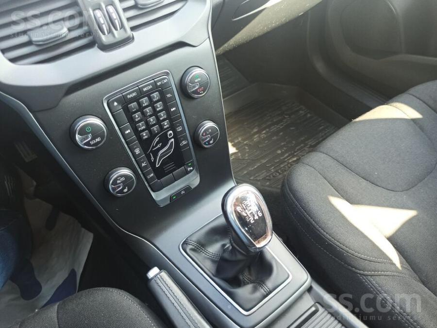Sarkans Volvo V40 2012 Daugavpils, ar dzinēja tilpumu 1.60 L un nobraukumu 0 tūkst. km par 5500 €, foto 19 vietnē AUTOMOTO.COM.LV