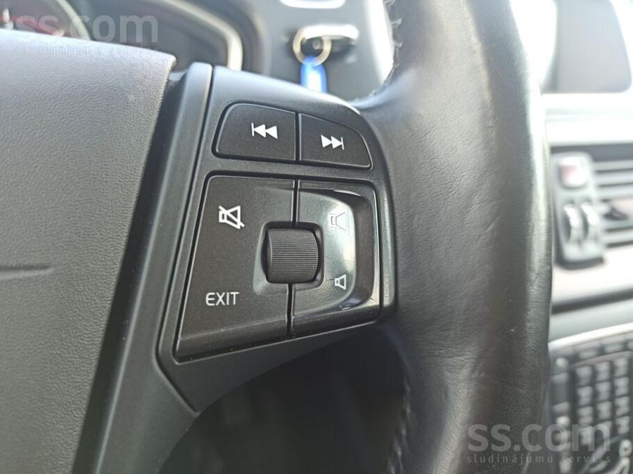 Sarkans Volvo V40 2012 Daugavpils, ar dzinēja tilpumu 1.60 L un nobraukumu 0 tūkst. km par 5500 €, foto 21 vietnē AUTOMOTO.COM.LV