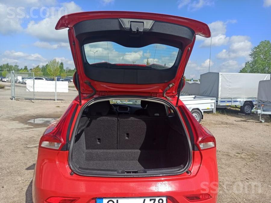 Sarkans Volvo V40 2012 Daugavpils, ar dzinēja tilpumu 1.60 L un nobraukumu 0 tūkst. km par 5500 €, foto 23 vietnē AUTOMOTO.COM.LV