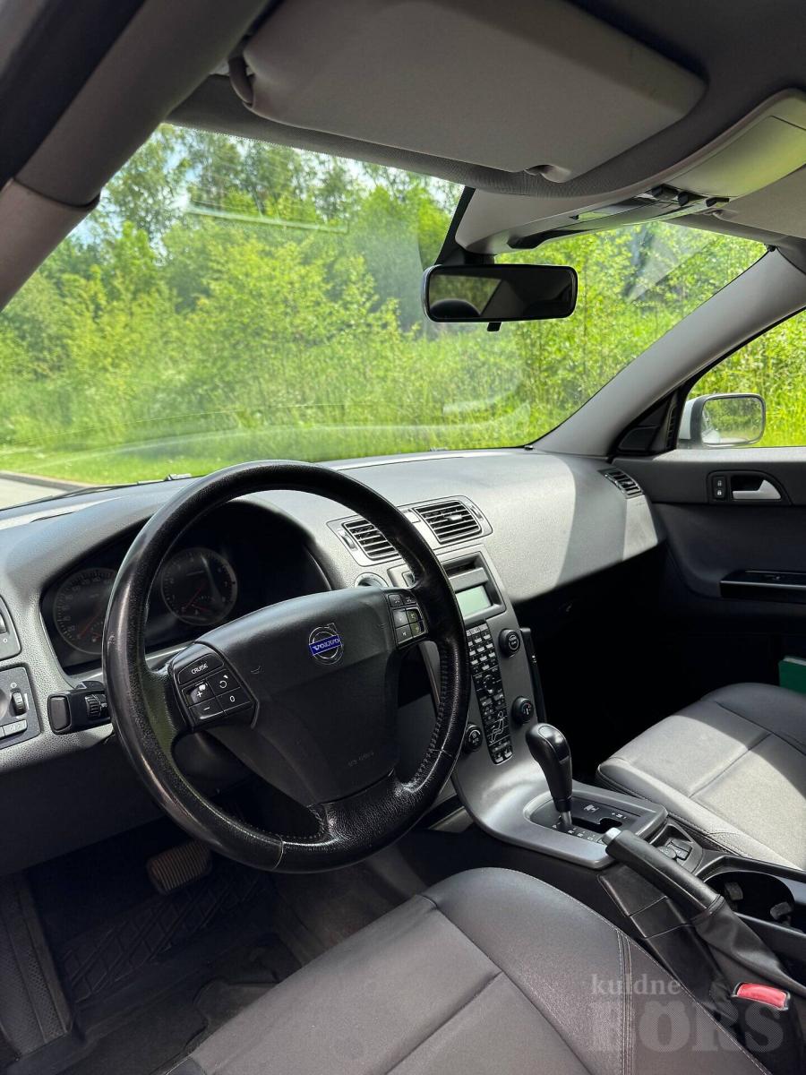 Volvo V40 2004 Tallina, ar dzinēja tilpumu 0.00 L un nobraukumu 330 tūkst. km par 2100 €, foto 9 vietnē AUTOMOTO.COM.LV