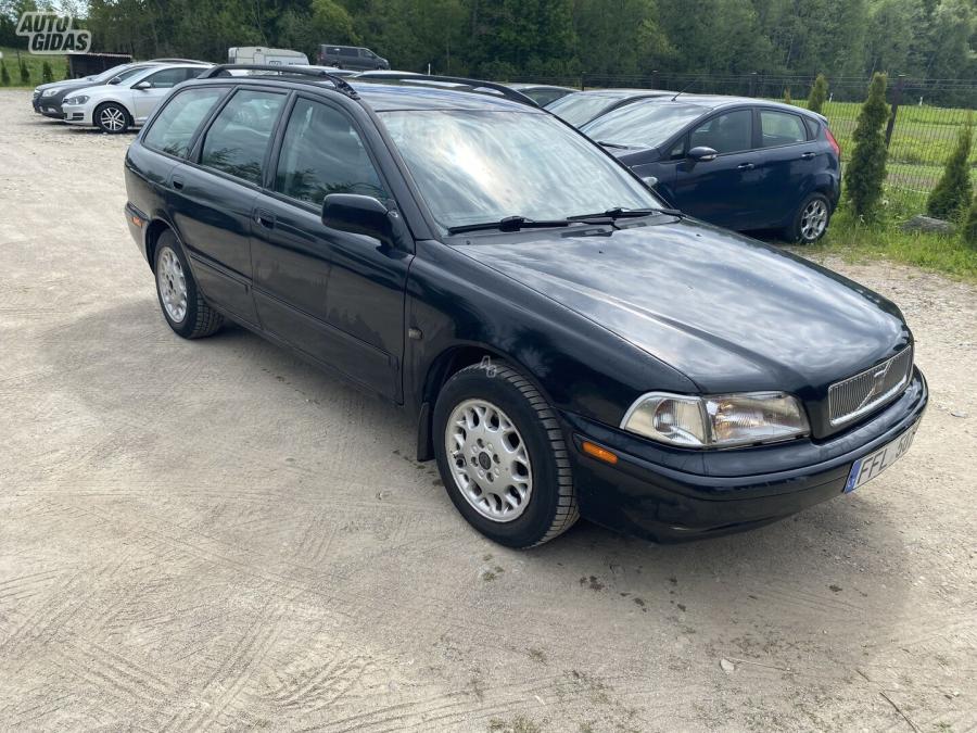 Volvo V40 1997 in Kretinga, with an engine capacity of 1.90 L and mileage of 300 thousand km for 750 €, photo 1 on AUTOMOTO.COM.LV