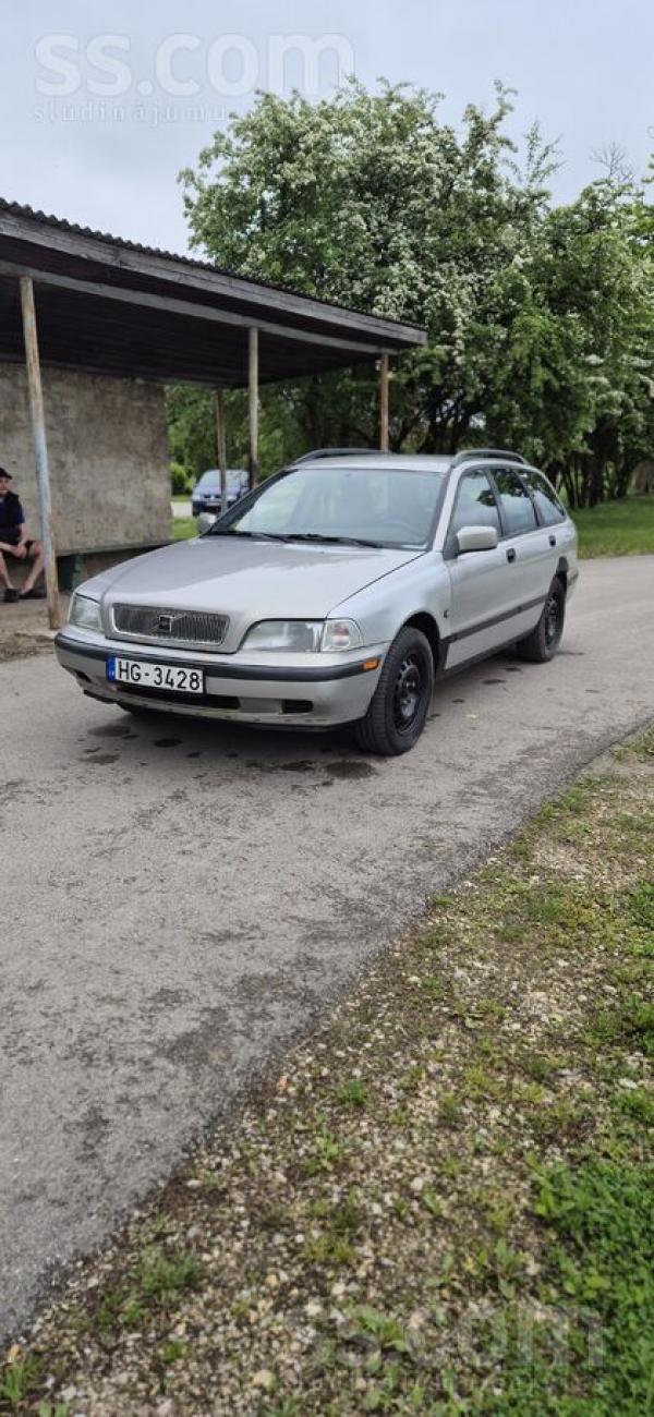 Volvo V40 1998 Rēzekne, ar dzinēja tilpumu 1.80 L un nobraukumu 385 tūkst. km par 6350 €, foto 2 vietnē AUTOMOTO.COM.LV