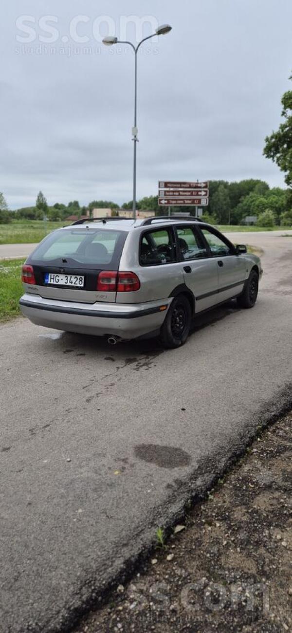 Volvo V40 1998 Rēzekne, ar dzinēja tilpumu 1.80 L un nobraukumu 385 tūkst. km par 6350 €, foto 3 vietnē AUTOMOTO.COM.LV
