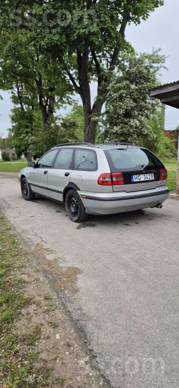 Volvo V40 1998 Rēzekne, ar dzinēja tilpumu 1.80 L un nobraukumu 385 tūkst. km par 6350 €, foto 4 vietnē AUTOMOTO.COM.LV