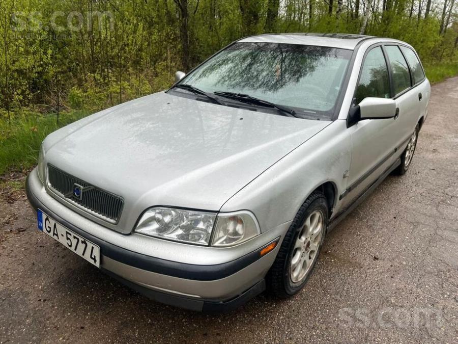 Volvo V40 1999 Rīga, ar dzinēja tilpumu 2.00 L un nobraukumu 319 tūkst. km par 750 €, foto 1 vietnē AUTOMOTO.COM.LV