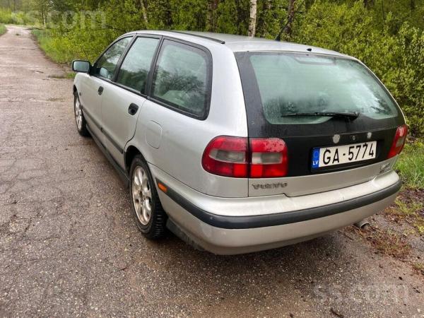 Volvo V40 1999 Rīga, ar dzinēja tilpumu 2.00 L un nobraukumu 319 tūkst. km par 750 €, foto 3 vietnē AUTOMOTO.COM.LV