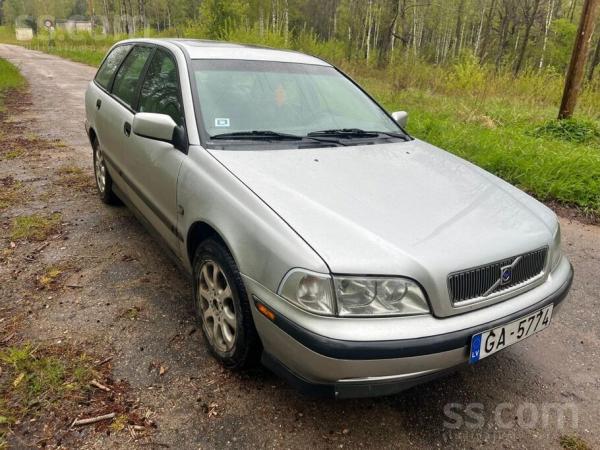 Volvo V40 1999 Rīga, ar dzinēja tilpumu 2.00 L un nobraukumu 319 tūkst. km par 750 €, foto 4 vietnē AUTOMOTO.COM.LV