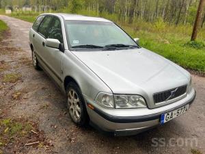 Volvo V40 1999 Rīga, ar dzinēja tilpumu 2.00 L un nobraukumu 319 tūkst. km par 750 €, foto 4 vietnē AUTOMOTO.COM.LV