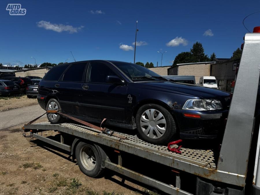 Volvo V40 2000 Šauļi, ar dzinēja tilpumu 1.90 L un nobraukumu 306 tūkst. km par 320 €, foto 1 vietnē AUTOMOTO.COM.LV