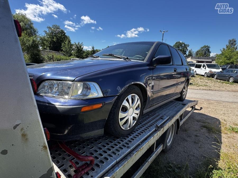 Volvo V40 2000 Šauļi, ar dzinēja tilpumu 1.90 L un nobraukumu 306 tūkst. km par 320 €, foto 4 vietnē AUTOMOTO.COM.LV