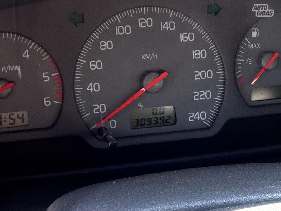 Volvo V40 2000 Šauļi, ar dzinēja tilpumu 1.90 L un nobraukumu 306 tūkst. km par 320 €, foto 8 vietnē AUTOMOTO.COM.LV