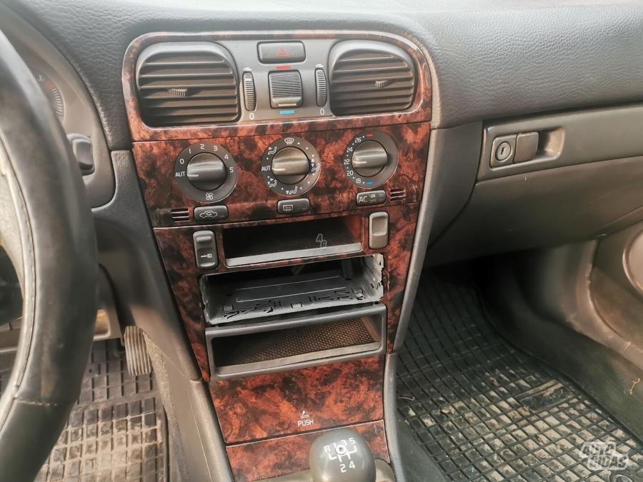 Volvo V40 2000 in Ignalina, with an engine capacity of 2.70 L and mileage of 283 thousand km for 230 €, photo 12 on AUTOMOTO.COM.LV