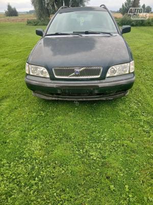 Volvo V40 2000 Panevēža, ar dzinēja tilpumu 1.60 L un nobraukumu 220 tūkst. km par 350 €, foto  vietnē AUTOMOTO.COM.LV