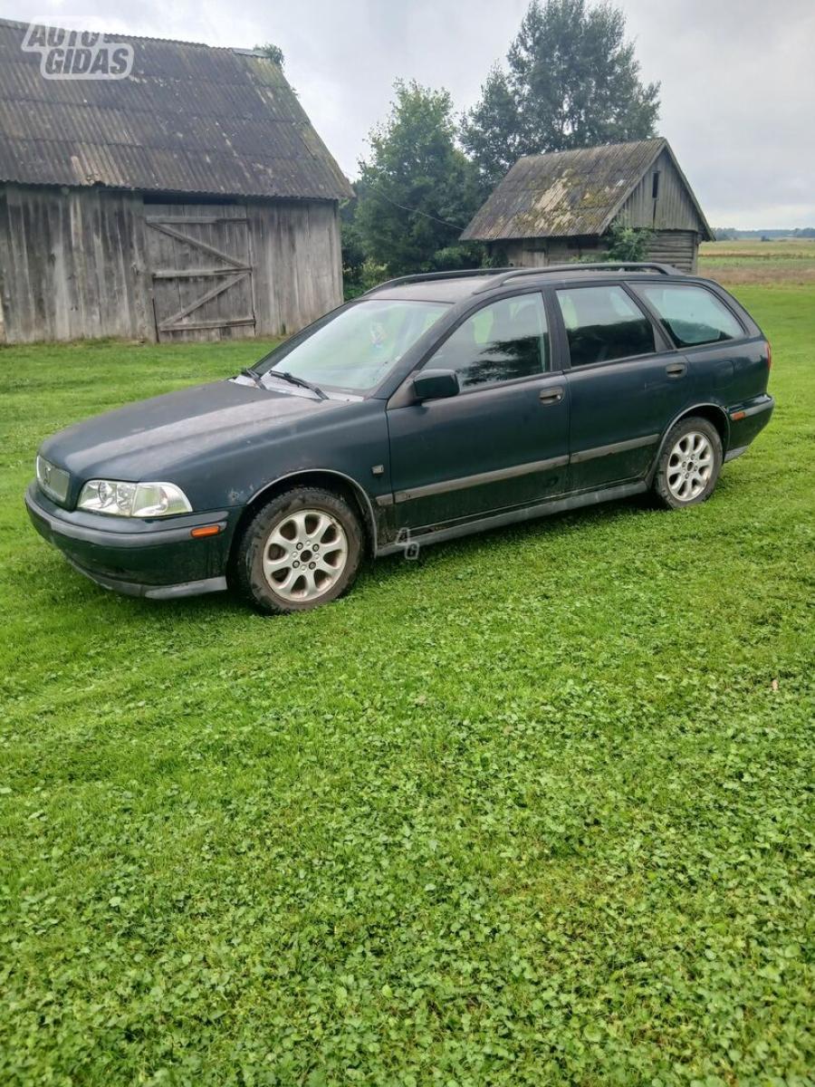 Volvo V40 2000 in Panevezys, with an engine capacity of 1.60 L and mileage of 220 thousand km for 350 €, photo 3 on AUTOMOTO.COM.LV