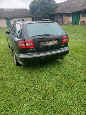 Volvo V40 2000 in Panevezys, with an engine capacity of 1.60 L and mileage of 220 thousand km for 350 €, photo 4 on AUTOMOTO.COM.LV