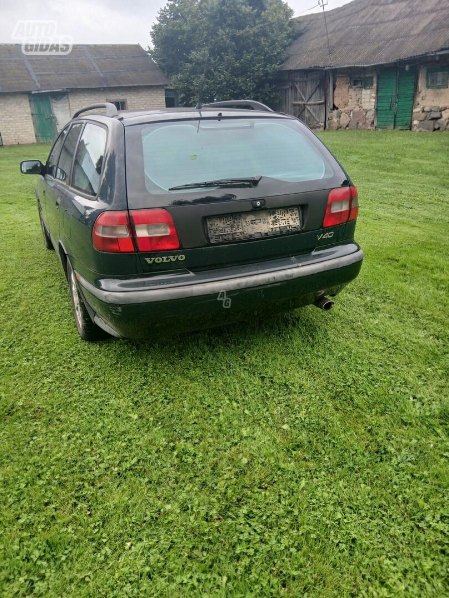 Volvo V40 2000 in Panevezys, with an engine capacity of 1.60 L and mileage of 220 thousand km for 350 €, photo 4 on AUTOMOTO.COM.LV