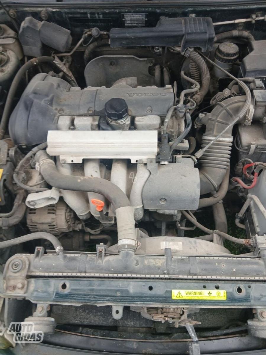 Volvo V40 2000 in Panevezys, with an engine capacity of 1.60 L and mileage of 220 thousand km for 350 €, photo 6 on AUTOMOTO.COM.LV