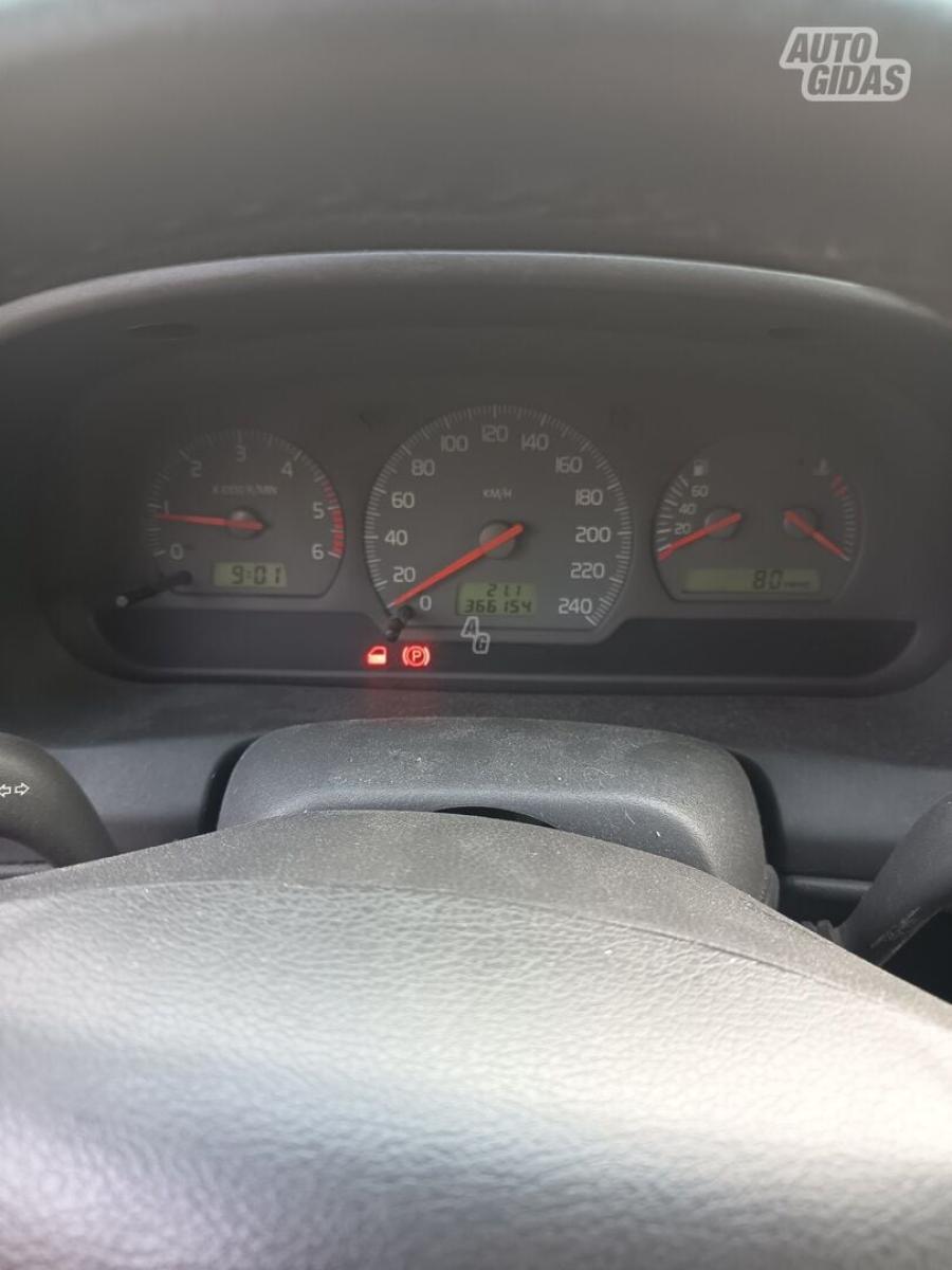 Volvo V40 2000 in Panevezys, with an engine capacity of 1.90 L and mileage of 365 thousand km for 700 €, photo 3 on AUTOMOTO.COM.LV