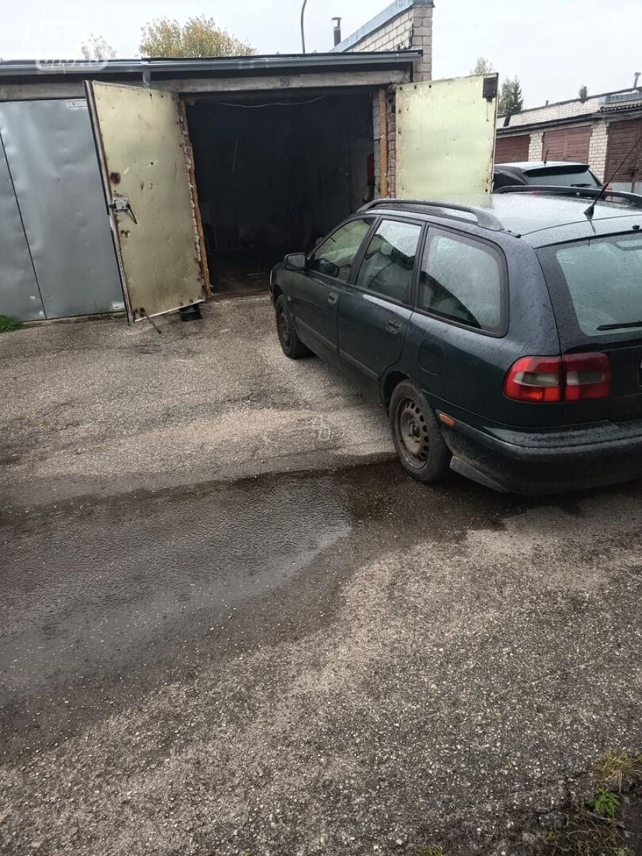 Volvo V40 2000 in Panevezys, with an engine capacity of 1.90 L and mileage of 365 thousand km for 700 €, photo 7 on AUTOMOTO.COM.LV