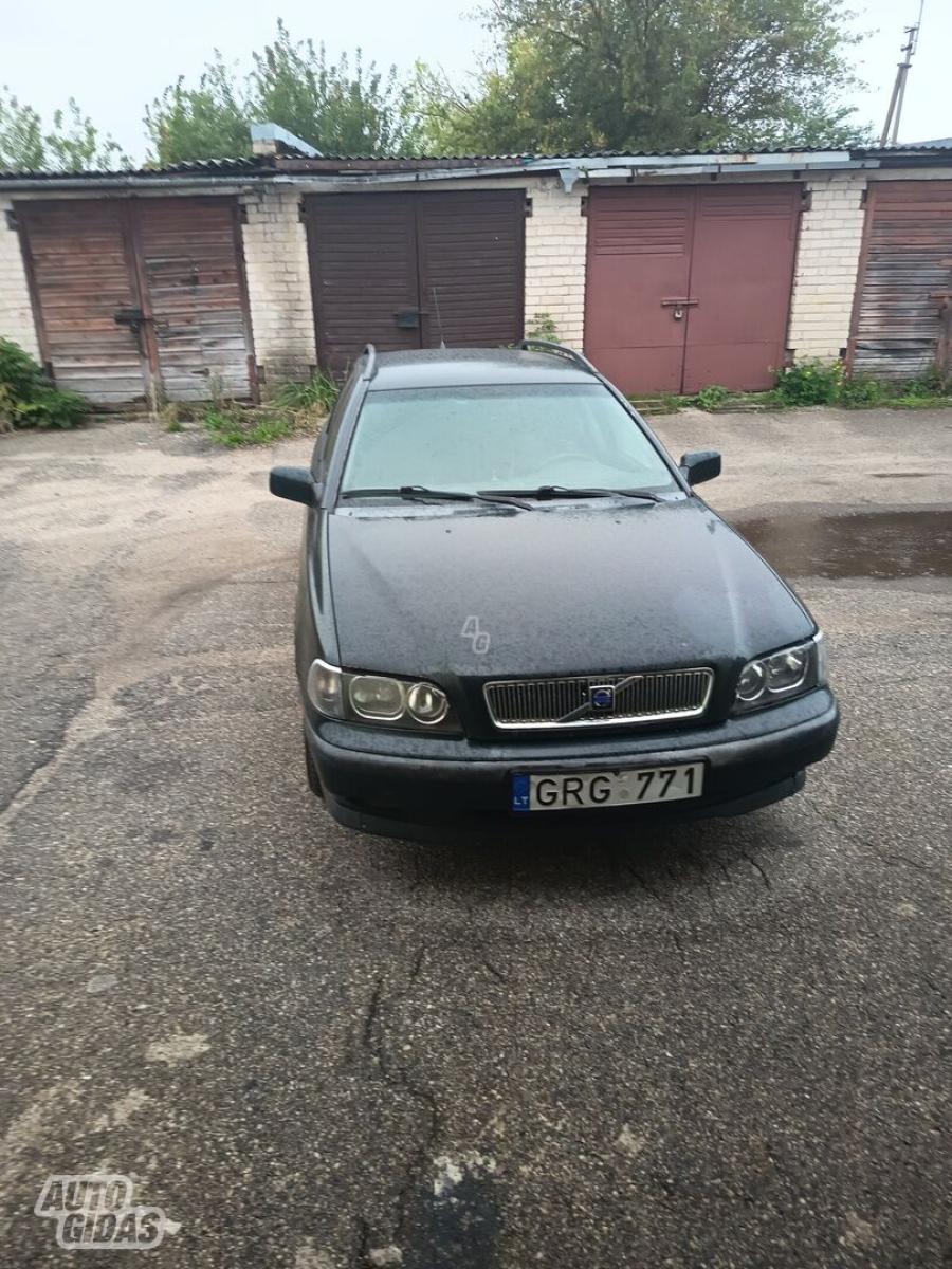 Volvo V40 2000 in Panevezys, with an engine capacity of 1.90 L and mileage of 365 thousand km for 700 €, photo 10 on AUTOMOTO.COM.LV