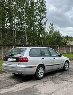 Volvo V40 2001 Rīga, ar dzinēja tilpumu 1.90 L un nobraukumu 365 tūkst. km par 1000 €, foto 3 vietnē AUTOMOTO.COM.LV