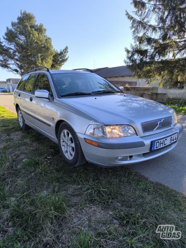 Volvo V40 2001 Panevēža, ar dzinēja tilpumu 1.90 L un nobraukumu 269 tūkst. km par 999 €, foto 2 vietnē AUTOMOTO.COM.LV