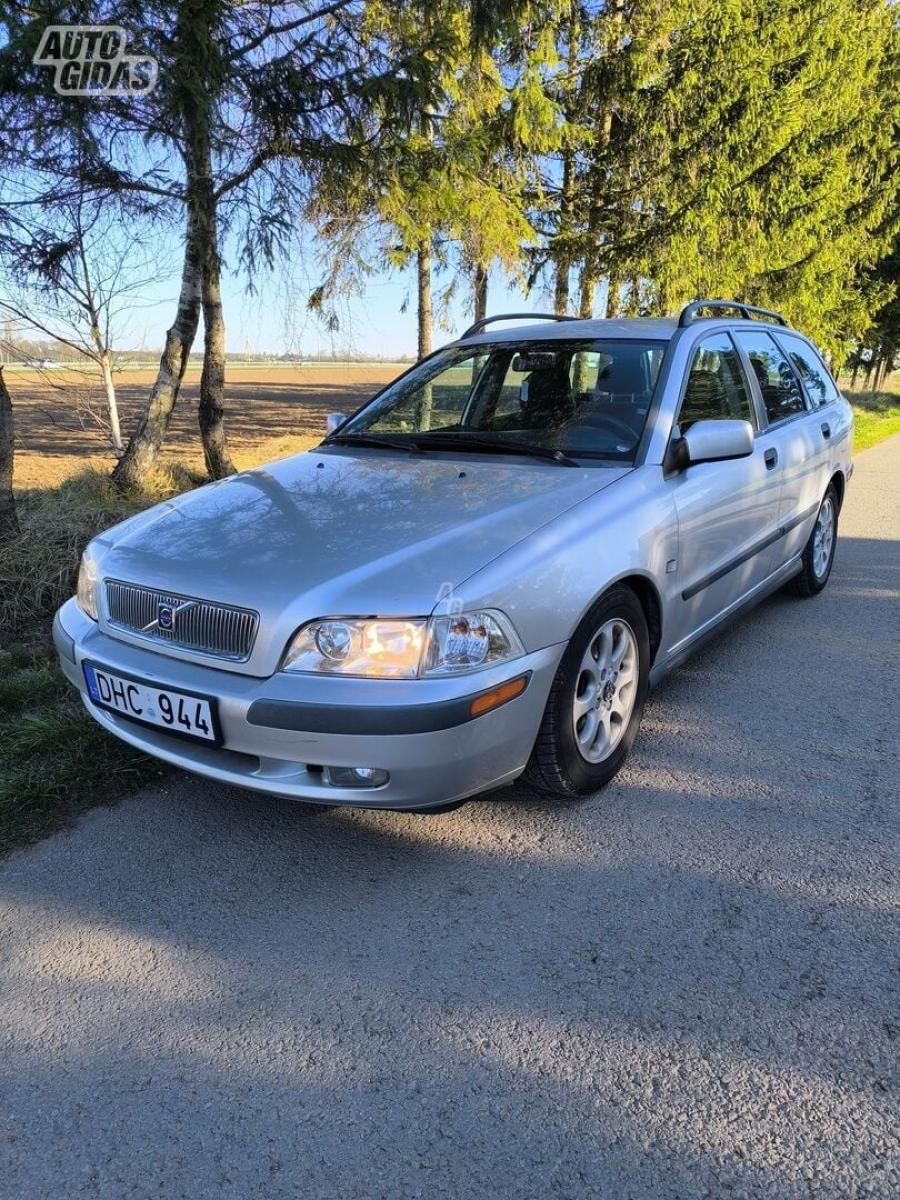 Volvo V40 2001 in Panevezys, with an engine capacity of 1.90 L and mileage of 269 thousand km for 999 €, photo 1 on AUTOMOTO.COM.LV
