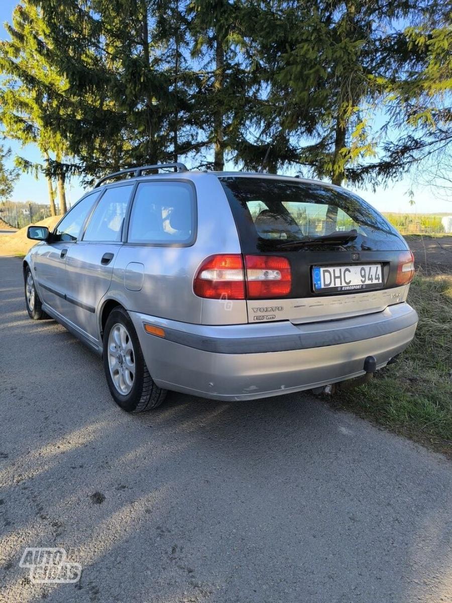 Volvo V40 2001 in Panevezys, with an engine capacity of 1.90 L and mileage of 269 thousand km for 999 €, photo 5 on AUTOMOTO.COM.LV