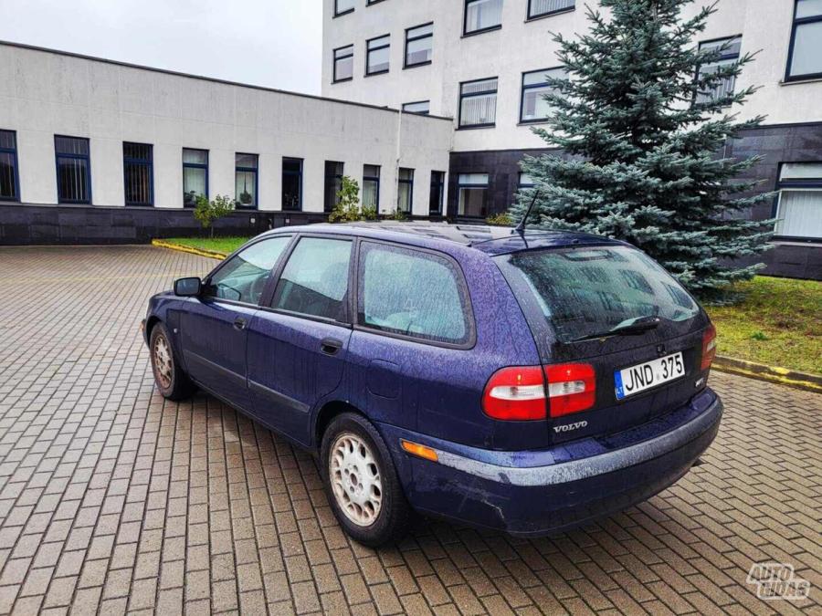 Вольво В40 2001 в Вильнюс, объемом двигателя 1.90 л и пробегом 320 тыс. км за 800 €, фото 4 на AUTOMOTO.COM.LV
