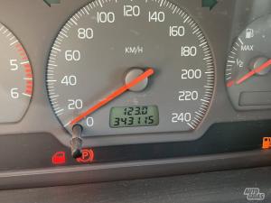 Volvo V40 2001 in Vilnius, with an engine capacity of 1.90 L and mileage of 343 thousand km for 950 €, photo 4 on AUTOMOTO.COM.LV