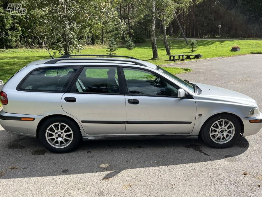 Volvo V40 2001 in Vilnius, with an engine capacity of 1.90 L and mileage of 343 thousand km for 950 €, photo 5 on AUTOMOTO.COM.LV