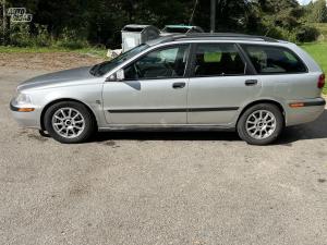 Volvo V40 2001 in Vilnius, with an engine capacity of 1.90 L and mileage of 343 thousand km for 950 €, photo 6 on AUTOMOTO.COM.LV