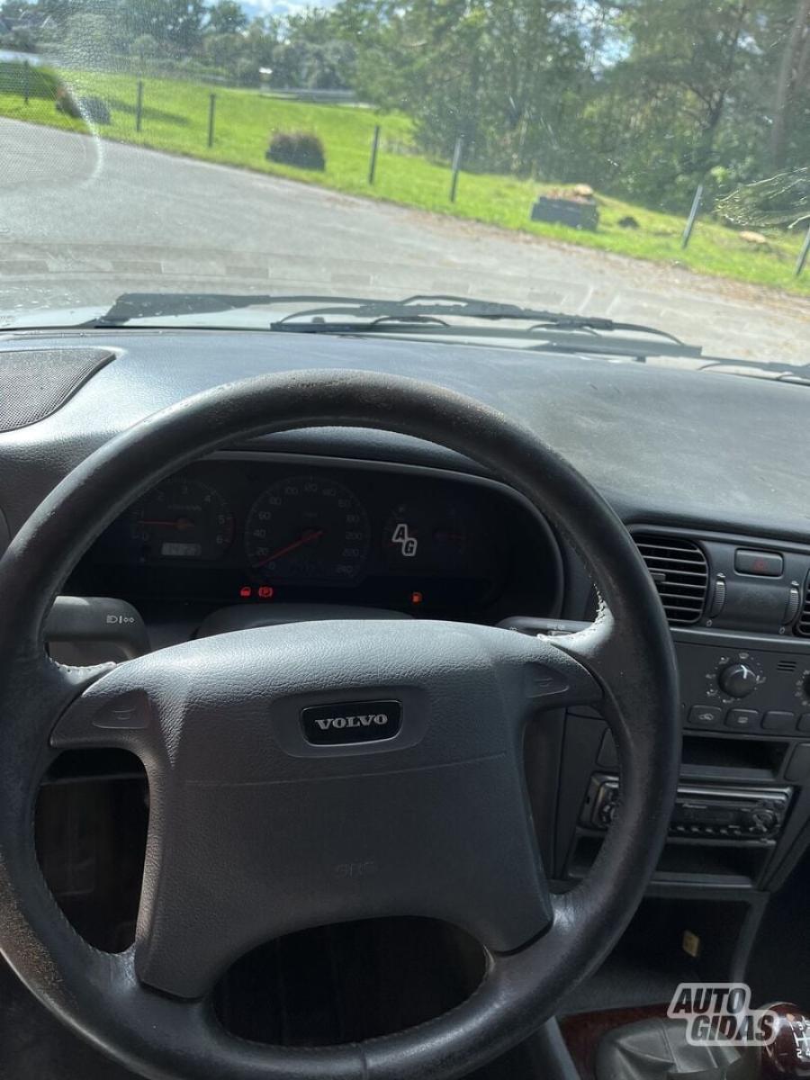 Volvo V40 2001 in Vilnius, with an engine capacity of 1.90 L and mileage of 343 thousand km for 950 €, photo 11 on AUTOMOTO.COM.LV