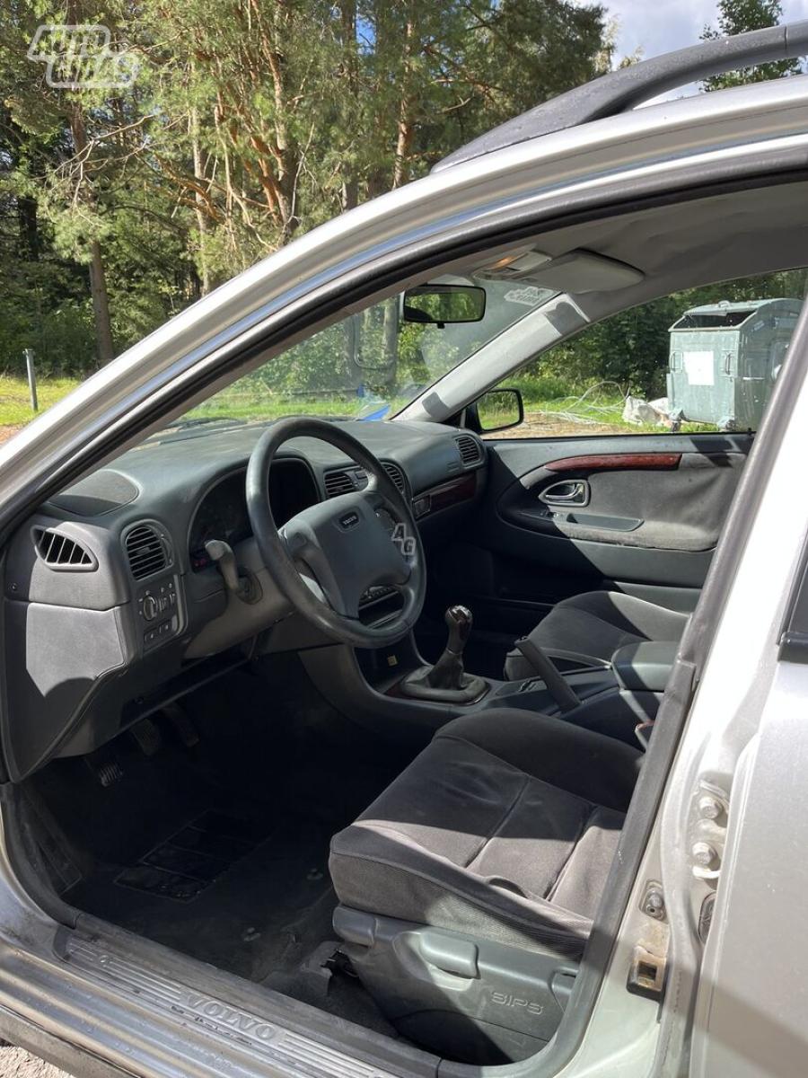 Volvo V40 2001 in Vilnius, with an engine capacity of 1.90 L and mileage of 343 thousand km for 950 €, photo 13 on AUTOMOTO.COM.LV