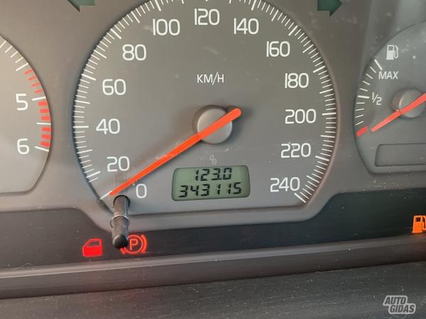 Вольво В40 2001 в Вильнюс, объемом двигателя 1.90 л и пробегом 343 тыс. км за 900 €, фото 4 на AUTOMOTO.COM.LV