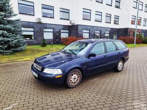 Вольво В40 2001 в Вильнюс, объемом двигателя 1.90 л и пробегом 320 тыс. км за 700 €, фото  на AUTOMOTO.COM.LV