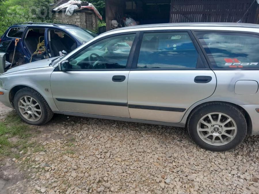 Volvo V40 2002 Ogre, ar dzinēja tilpumu 1.90 L un nobraukumu 320 tūkst. km par 800 €, foto 1 vietnē AUTOMOTO.COM.LV