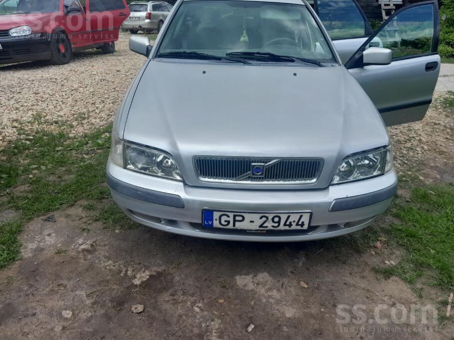 Volvo V40 2002 Ogre, ar dzinēja tilpumu 1.90 L un nobraukumu 320 tūkst. km par 800 €, foto 9 vietnē AUTOMOTO.COM.LV