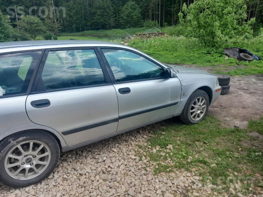 Volvo V40 2002 Ogre, ar dzinēja tilpumu 1.90 L un nobraukumu 320 tūkst. km par 800 €, foto 10 vietnē AUTOMOTO.COM.LV