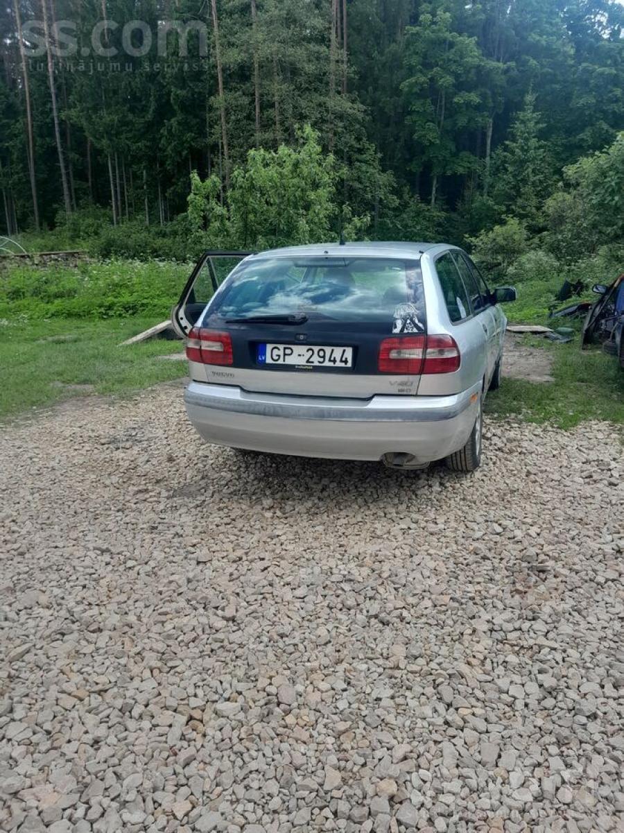 Volvo V40 2002 Ogre, ar dzinēja tilpumu 1.90 L un nobraukumu 320 tūkst. km par 800 €, foto 13 vietnē AUTOMOTO.COM.LV