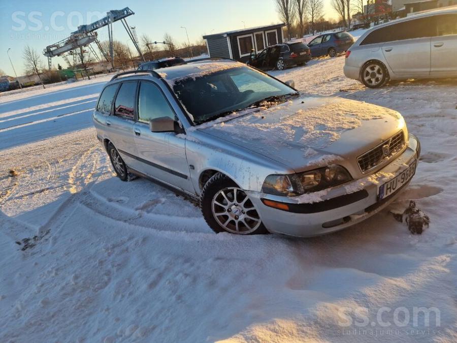 Volvo V40 2002 Liepāja, ar dzinēja tilpumu 1.90 L un nobraukumu 329 tūkst. km par 1700 €, foto 1 vietnē AUTOMOTO.COM.LV