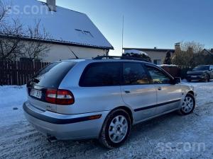 Volvo V40 2002 in Riga, with an engine capacity of 2.00 L and mileage of 285 thousand km for 1230 €, photo 3 on AUTOMOTO.COM.LV