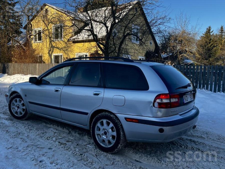 Volvo V40 2002 in Riga, with an engine capacity of 2.00 L and mileage of 285 thousand km for 1230 €, photo 4 on AUTOMOTO.COM.LV