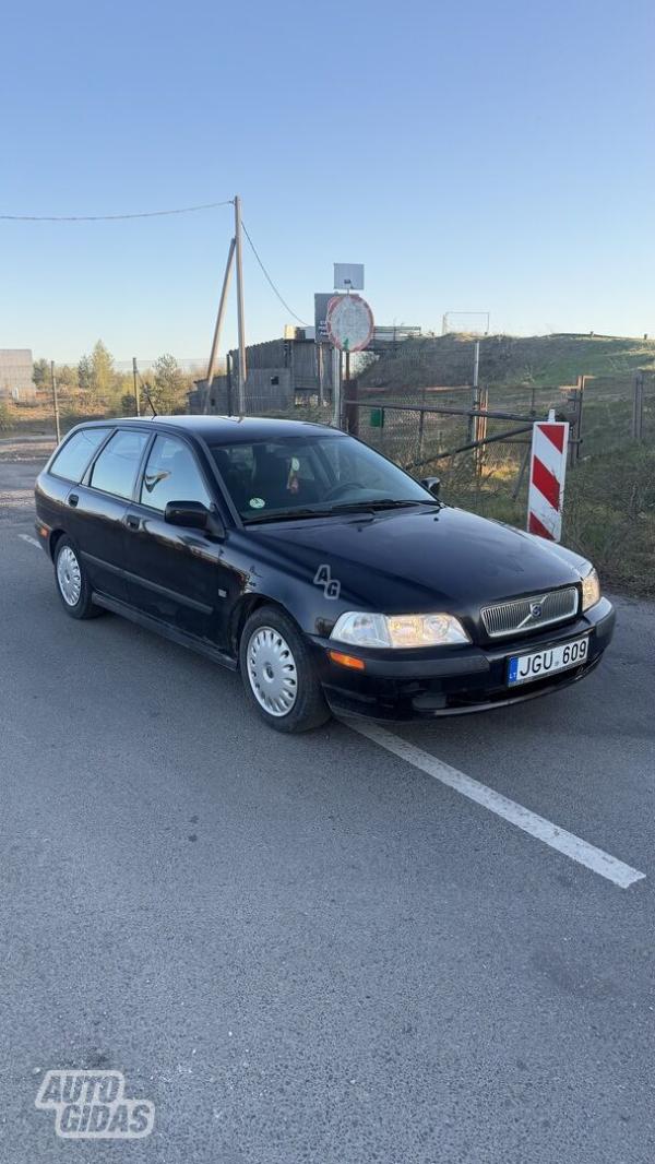 Volvo V40 2002 Viļņa, ar dzinēja tilpumu 1.90 L un nobraukumu 300 tūkst. km par 400 €, foto 1 vietnē AUTOMOTO.COM.LV