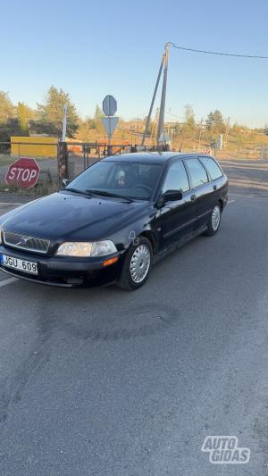 Volvo V40 2002 in Vilnius, with an engine capacity of 1.90 L and mileage of 300 thousand km for 400 €, photo 3 on AUTOMOTO.COM.LV