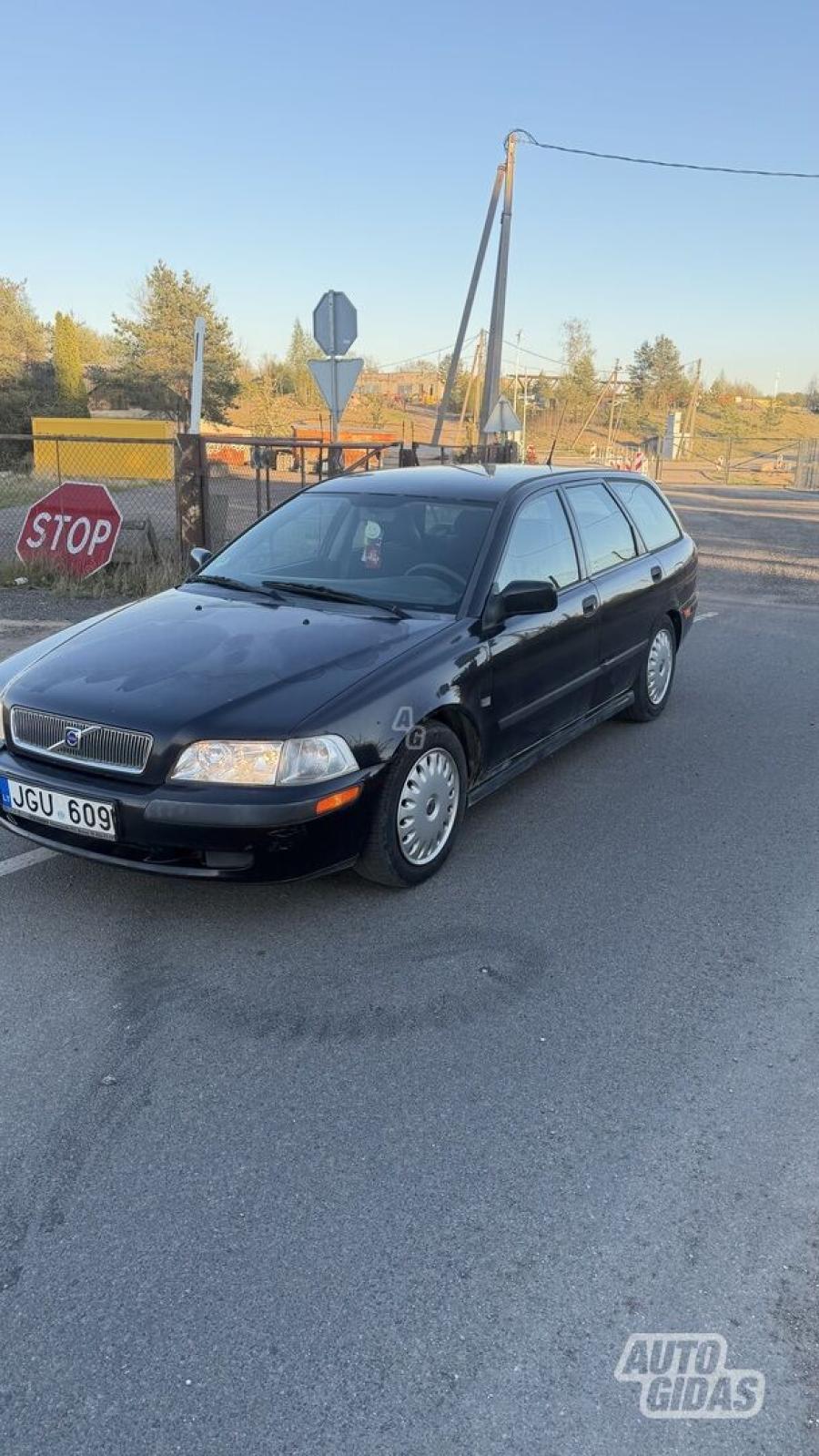 Volvo V40 2002 in Vilnius, with an engine capacity of 1.90 L and mileage of 300 thousand km for 400 €, photo 3 on AUTOMOTO.COM.LV