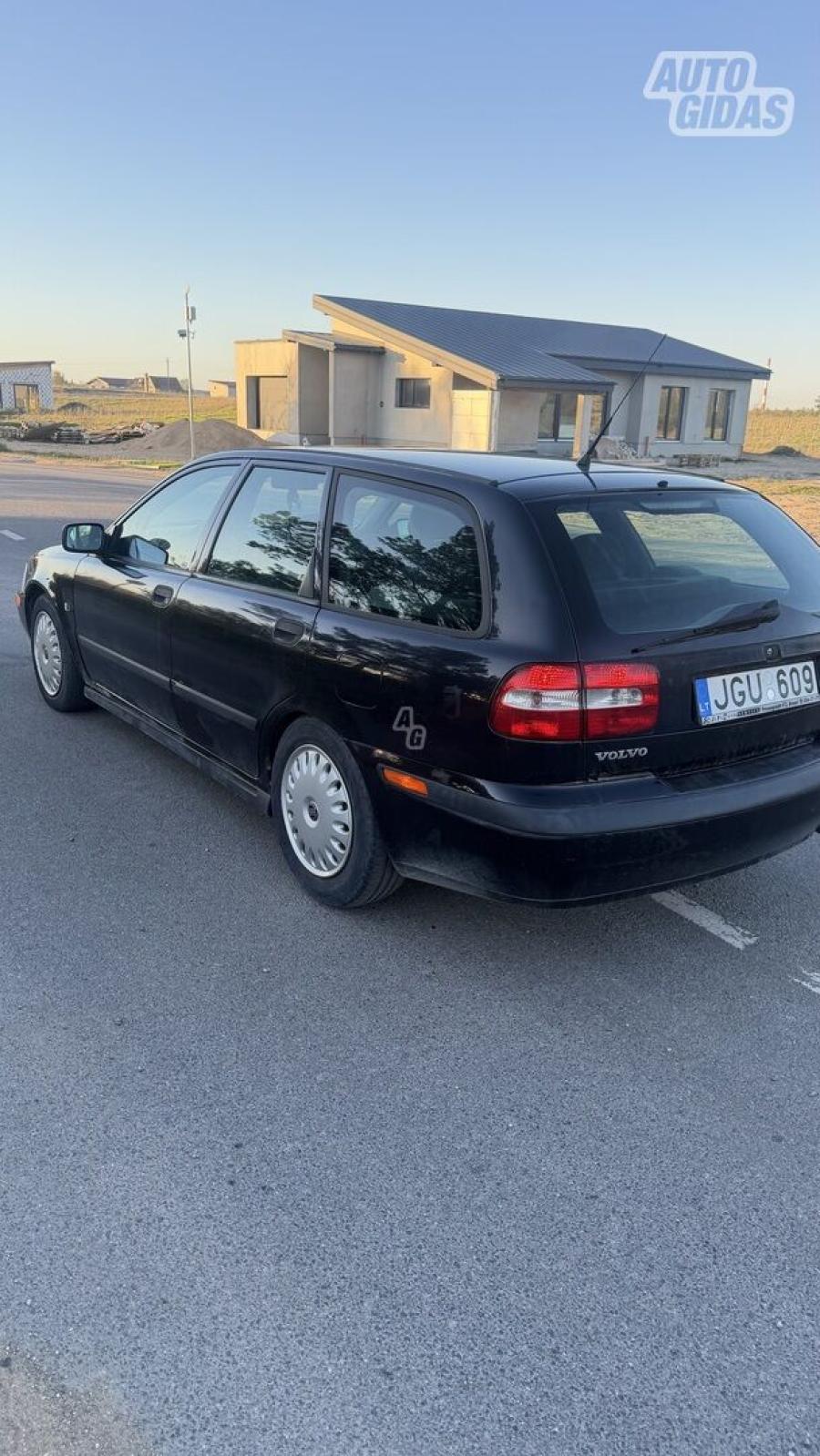 Volvo V40 2002 in Vilnius, with an engine capacity of 1.90 L and mileage of 300 thousand km for 400 €, photo 5 on AUTOMOTO.COM.LV