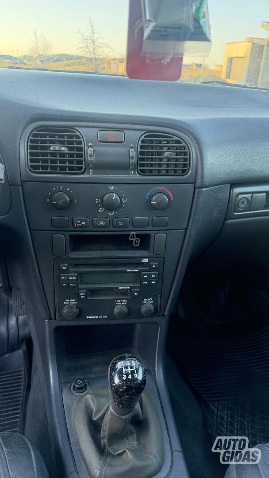 Volvo V40 2002 in Vilnius, with an engine capacity of 1.90 L and mileage of 300 thousand km for 400 €, photo 6 on AUTOMOTO.COM.LV